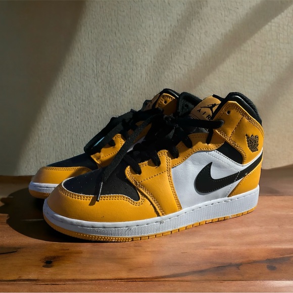 Nike | Shoes | Jordan Mid Reverse Yellow Toe Size 7 | Poshmark